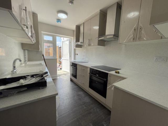 Hunters Grove, Hayes, UB3 Mixed use to rent £9,990 pcm £2,305 pw