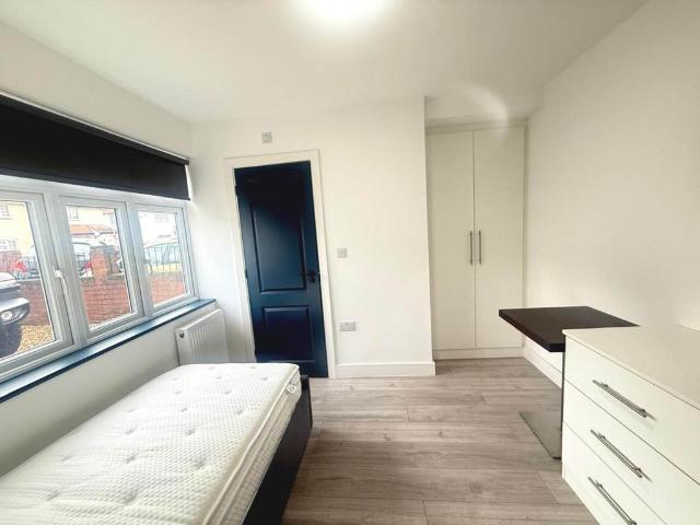 Hunters Grove, Hayes 11 bed semi detached house to rent £9,500 pcm £2,192 pw