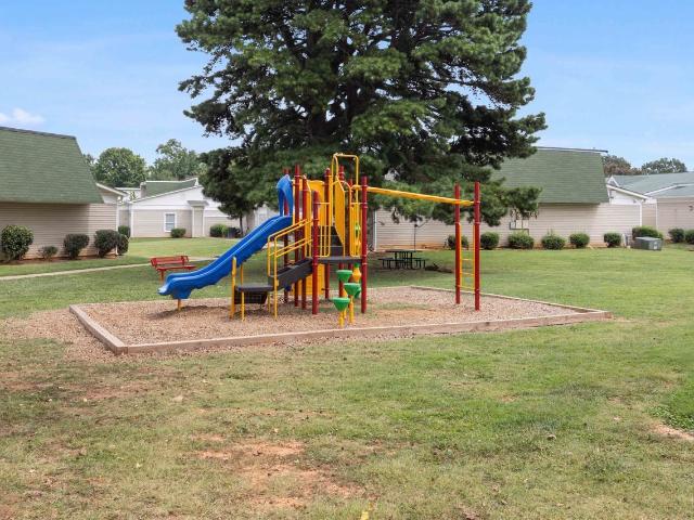 Hunters Pointe 2 Bedroom Apartment for Rent at 1841 Prospect Dr, Charlotte, NC 28213 Hidden Valley
