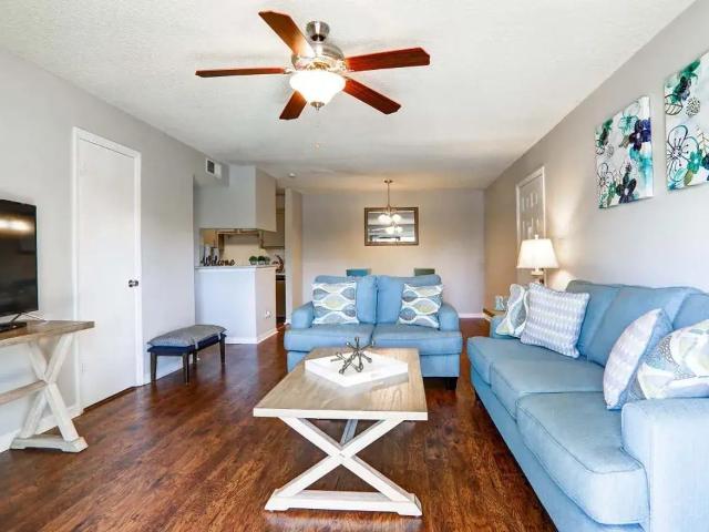 Hunters Pointe 2 Bedroom Apartment for Rent at 7591 W Highway 98, Pensacola, FL 32506