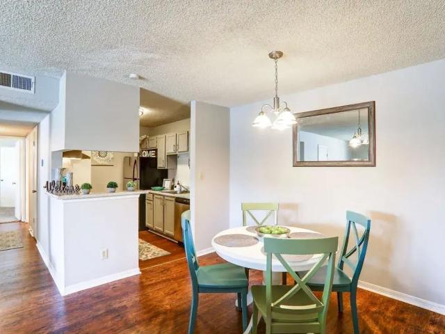 Hunters Pointe 2 Bedroom Apartment for Rent at 7591 W Highway 98, Pensacola, FL 32506