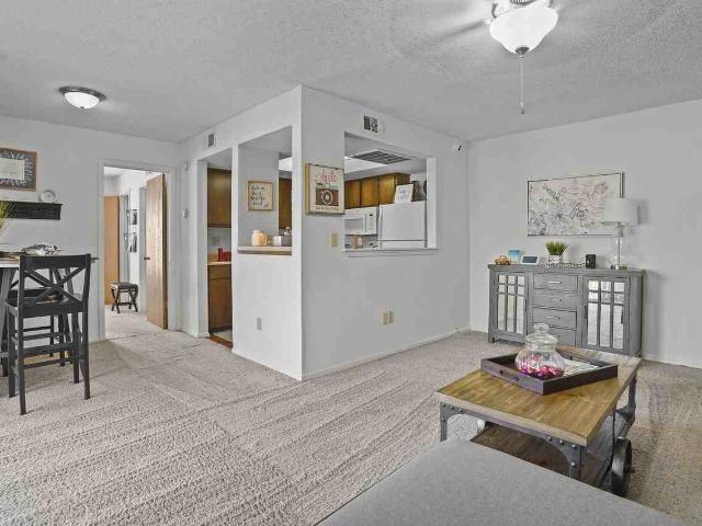 Hunter's Ridge Apts. 1 Bedroom Apartment for Rent at 9211 N Council Rd, Oklahoma City, OK 73132 Northridge