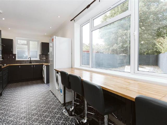 Hunters Way, Filton, Bristol, BS34 6 bed semi detached house to rent £3,450 pcm £796 pw