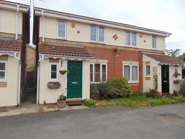 Hunters Way, Slough SL1, 3 bed semi detached house to rent, £1,900 pcm | PrimeLocation