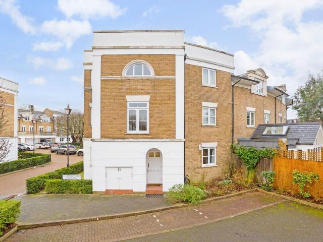 Huntingdon Gardens, Chiswick, London W4, 2 bed flat to rent, £2,500 pcm | PrimeLocation
