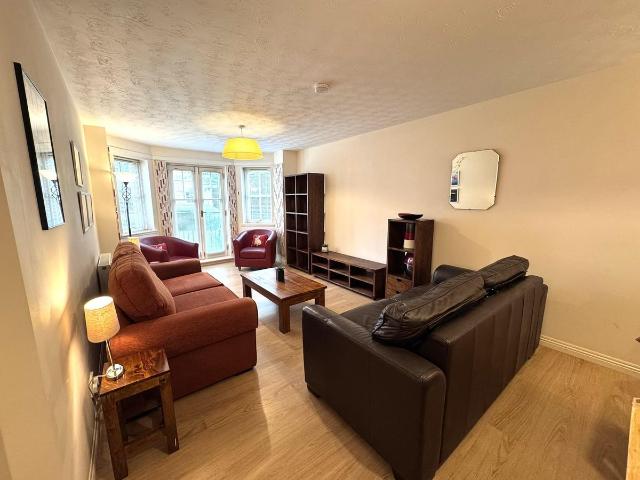 Huntingdon Place, City Centre EH7, 2 bed flat to rent, £1,600 pcm | PrimeLocation