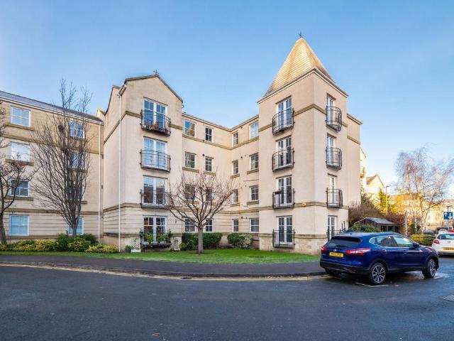Huntingdon Place, Edinburgh, EH7 3 bed flat to rent £1,900 pcm £438 pw