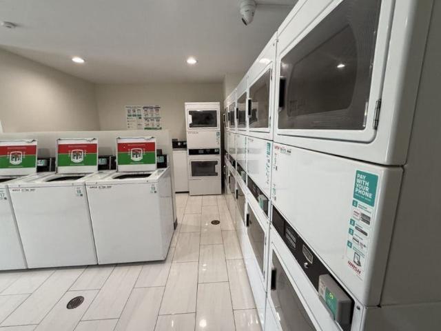 Huntington Cove 2 Bedroom Apartment for Rent at 17301 Keelson Ln, Huntington Beach, CA 92647 Oak View