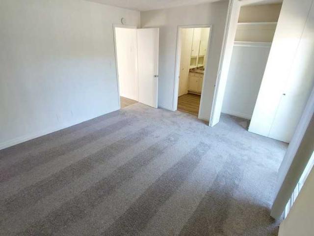 Huntington Cove Studio Apartment for Rent at 17301 Keelson Ln, Huntington Beach, CA 92647 Oak View