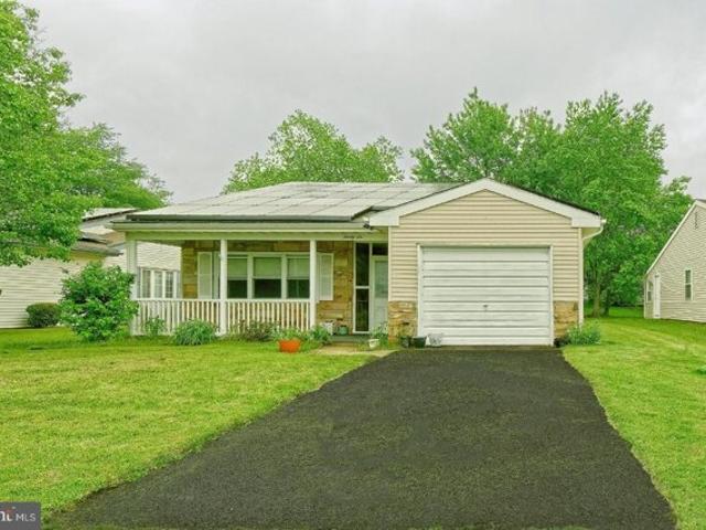 Huntington Dr, Southampton, Home For Sale