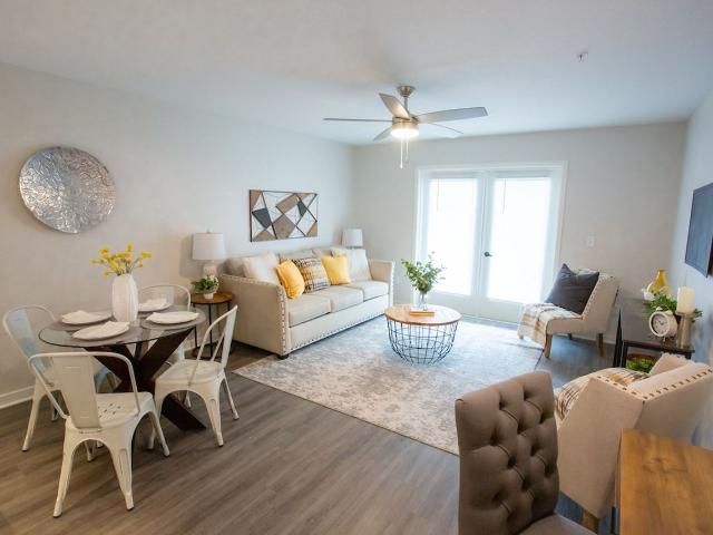 Huntington Forest 1 Bedroom Apartment for Rent at 10109 Old Saint Augustine Rd, Jacksonville, FL 32257 Sunbeam