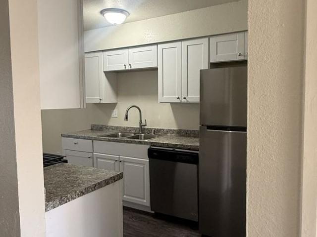 HUNTINGTON GARDENS 1 Bedroom Apartment for Rent at 293 S Callisch Ave, Fresno, CA 93721