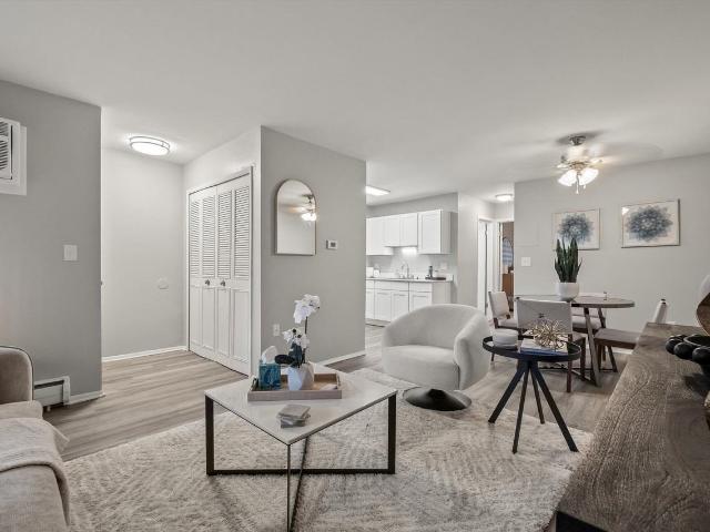 Huntington House Apartments 2 Bedroom Apartment for Rent at 17400 Fort St, Riverview, MI 48193 Riverview