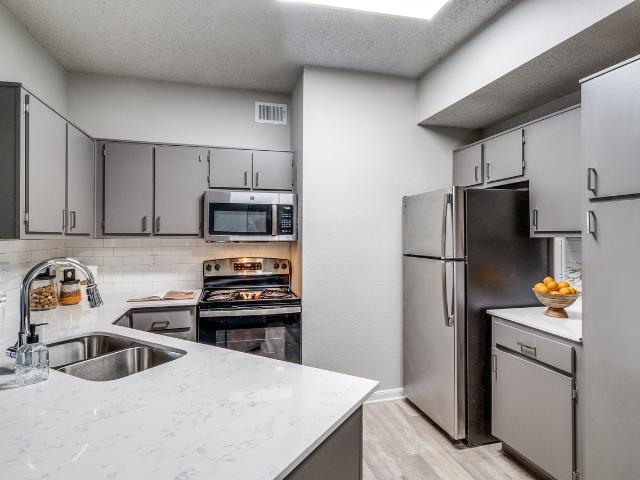 Huntington Lakes 1 Bedroom Apartment for Rent at 7324 Skillman St, Dallas, TX 75231 Lake Highlands