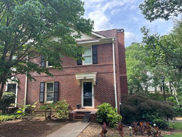 Huntington Place Dr