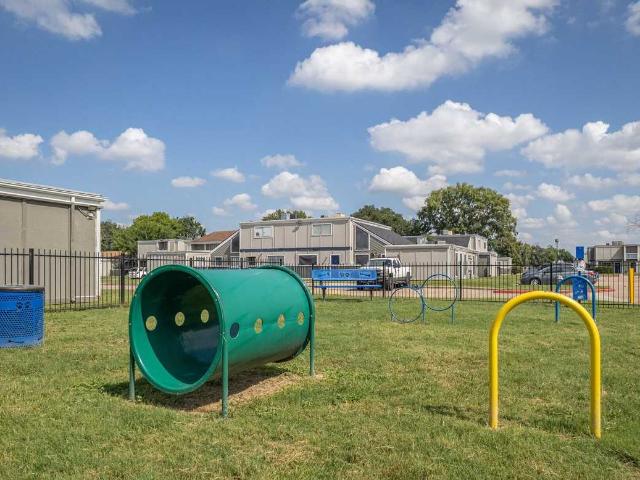 Huntington Village And Cambridge Crossing 3 Bedroom Apartment for Rent at 9506 S Dairy Ashford Rd, Houston, TX 77099 Alief