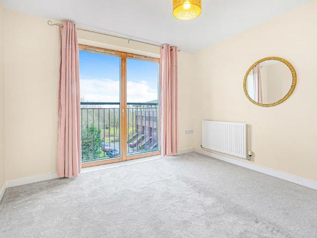 Huntley Crescent, Central Milton. 2 bed duplex to rent £1,430 pcm £330 pw