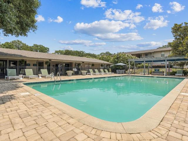 Huntleigh Woods 2 Bedroom Apartment for Rent at 375 Hillcrest Rd, Mobile, AL 36608 Westhill