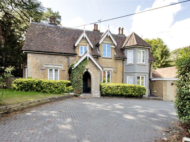 Huntsman Lane, Wrotham Heath, Sevenoaks, Kent TN15, 5 bed detached house to rent, £5,000 pcm | PrimeLocation