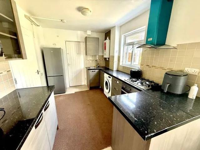 Huntsman Road, Ilford, IG6, Property for rent