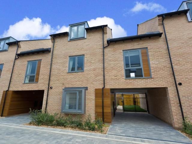 Huntsman Road, Trumpington, Cambridge CB2, 4 bed link detached house to rent, £2,550 pcm | PrimeLocation
