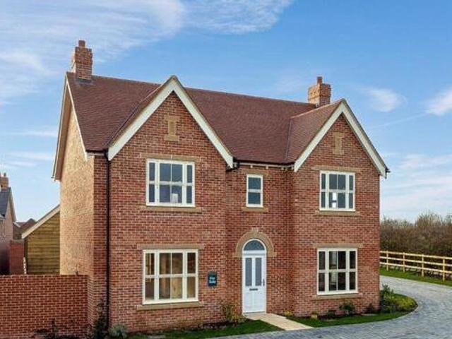 Huntshaw Close, Houlton, 4 Bedroom Detached