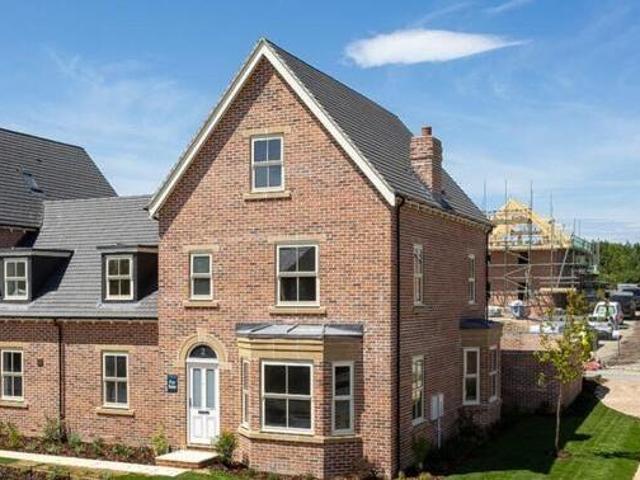 Huntshaw Close, Houlton, 5 Bedroom Semi detached