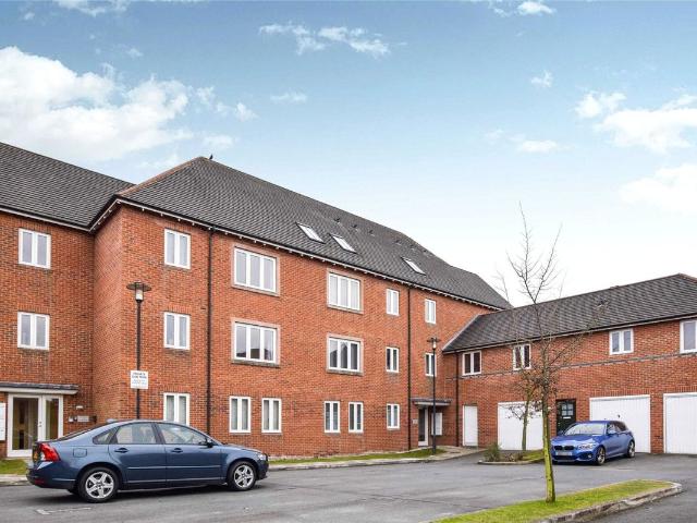 Huntspill Road, West Timperley, Altrincham, Cheshire WA14, 2 bed flat to rent, £1,250 pcm | PrimeLocation