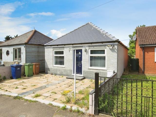 Hundred Road, March PE15, 2 bed bungalow to rent, £1,100 pcm | PrimeLocation