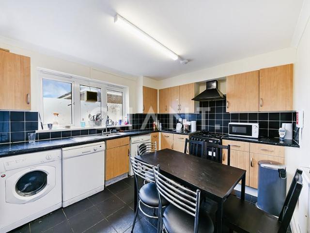 Hungerford Road, Islington, London, N7 3 bed apartment to rent £3,200 pcm £738 pw