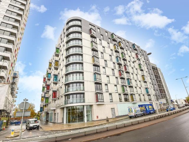 Hunsaker, Alfred Street, Reading RG1, 2 bed flat to rent, £1,800 pcm | PrimeLocation