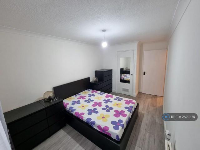 Hunsdon Close, Dagenham, RM9 2 bed flat to rent £2,000 pcm £462 pw