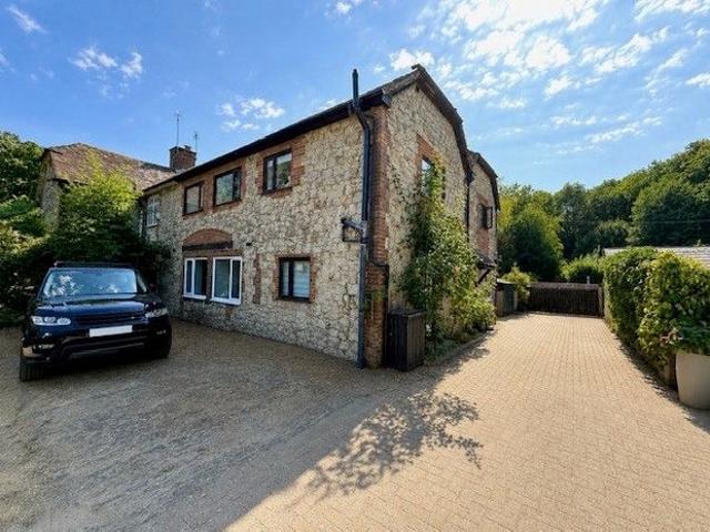 Hubbards Hill, Weald TN13, 2 bed flat to rent, £1,750 pcm | PrimeLocation