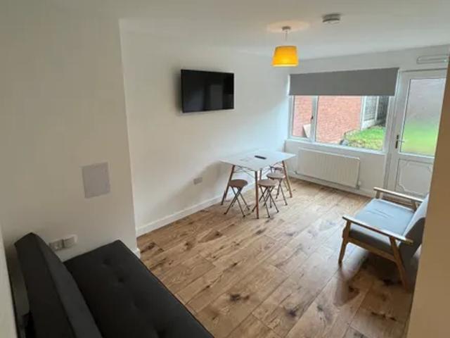 Hubert Croft, Metchley, B29 6DU, United Kingdom | 4 bed apartment for rent #158855788 | Rentberry