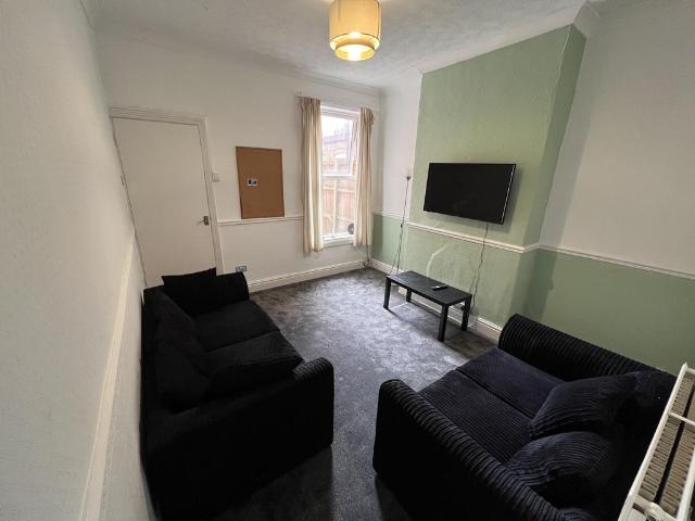 Hubert Road 4 bed, Selly Oak B29 4 bed house to rent £2,237 pcm £516 pw