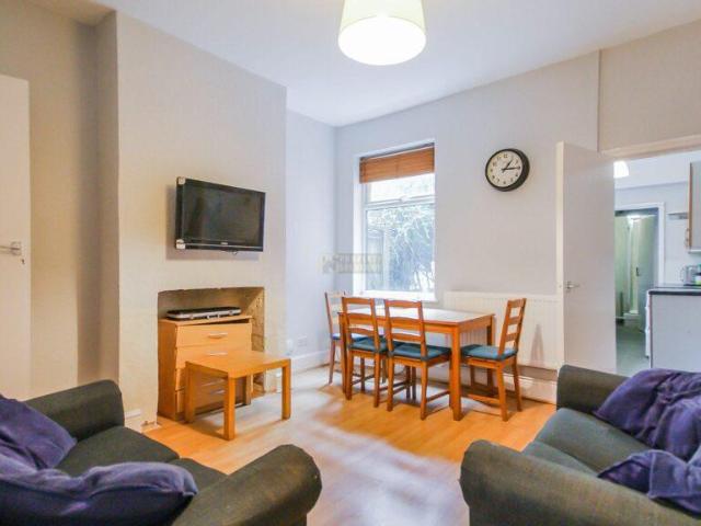 Hubert Road, Birmingham B29 4 bed terraced house to rent £1,820 pcm £420 pw