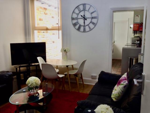 Hubert Road, BIRMINGHAM, B29 5 bed house to rent £2,448 pcm £565 pw