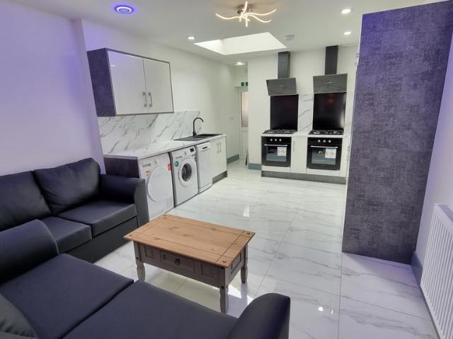 Hubert Road, Birmingham B29 6 bed detached house to rent £3,640 pcm £840 pw