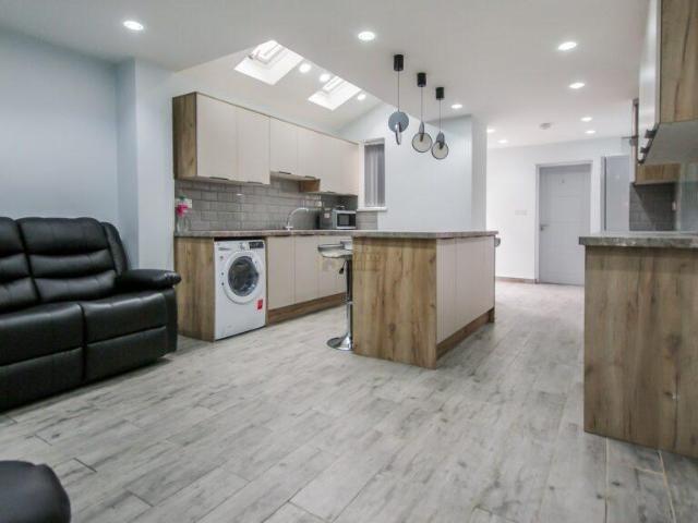 Hubert Road, Birmingham B29 6 bed property to rent £3,774 pcm £871 pw