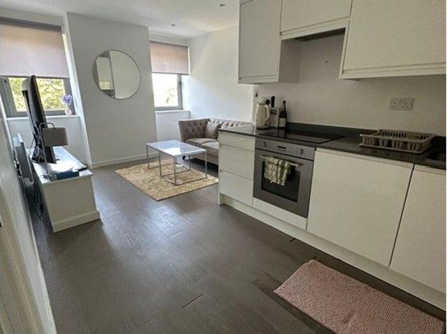 Hubert Road, Brentwood CM14, 1 bed flat to rent, £1,200 pcm | PrimeLocation
