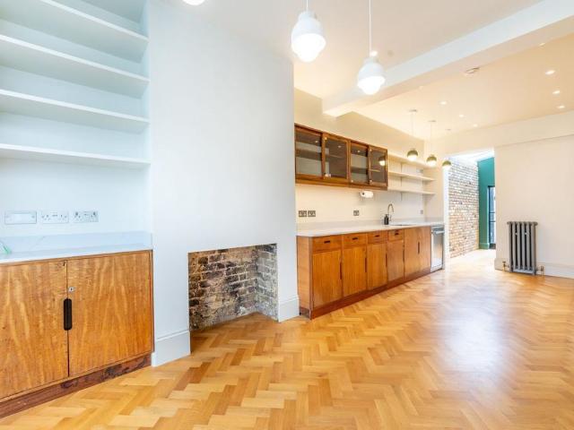 Hubert Road, East Ham, London, E6 4 bed terraced house to rent £2,750 pcm £635 pw