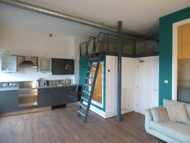Huddersfield Road, Brighouse HD6, 2 bed flat to rent, £950 pcm | PrimeLocation