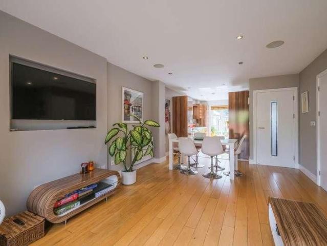 Huddersfield Road, Liversedge, WF15