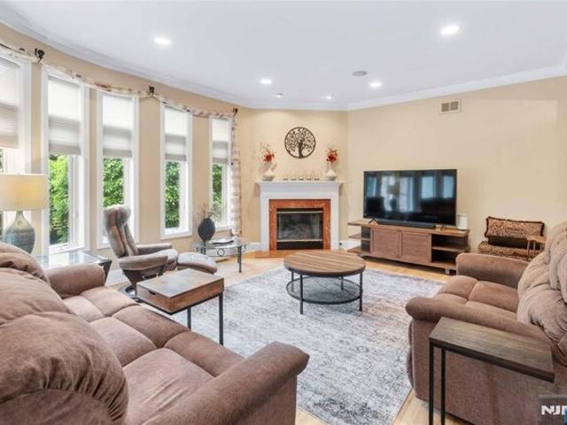 Hudson Cv, Edgewater, Home For Sale