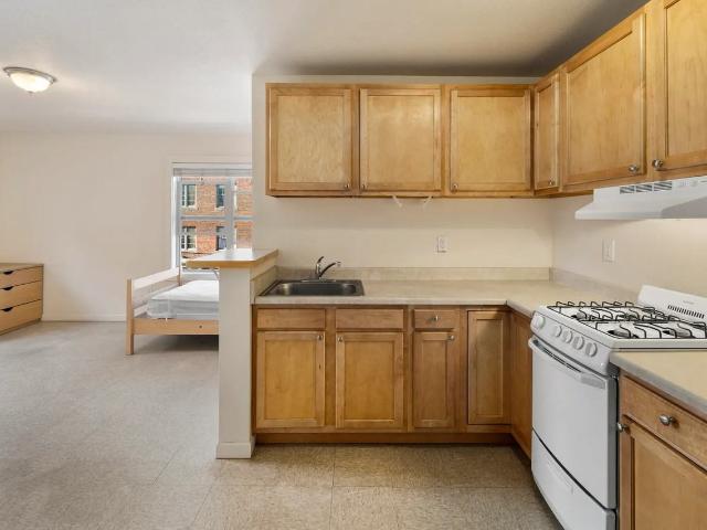 Hudson House Studio Apartment for Rent at 1712 Summit Ave, Seattle, WA 98122 Broadway