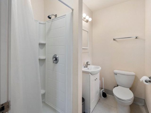 Hudson House Studio Apartment for Rent at 1712 Summit Ave, Seattle, WA 98122 Broadway