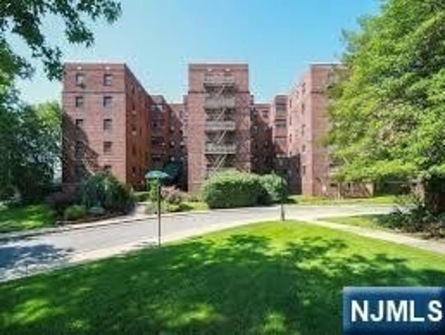 Hudson Ter, Fort Lee, Property For Sale