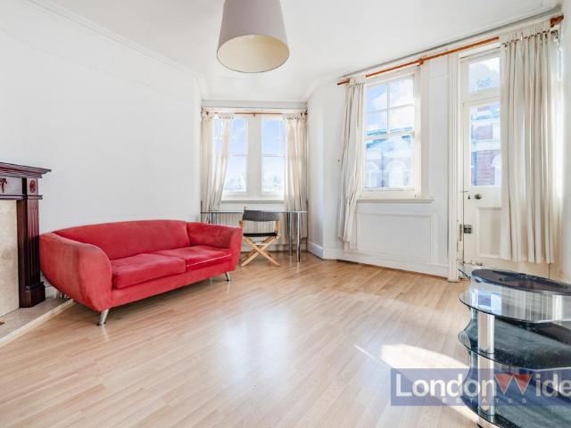 Huguenot Mansions, Huguenot Place. 3 bed apartment to rent £2,850 pcm £658 pw