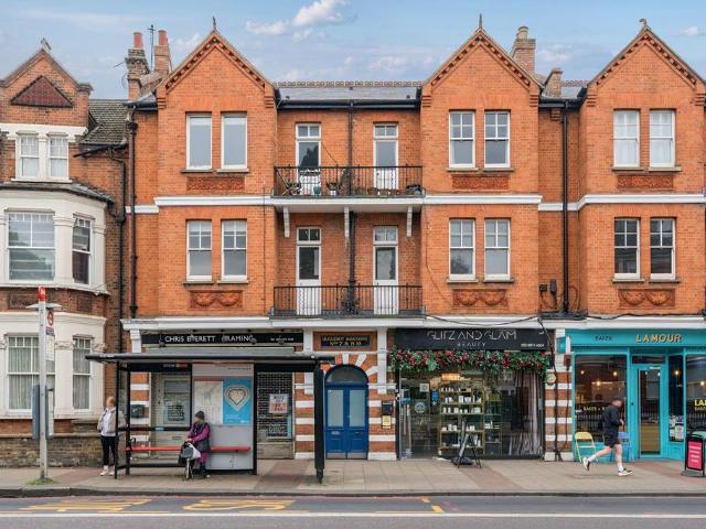 Huguenot Place, London SW18 2 bed flat to rent £2,250 pcm £519 pw