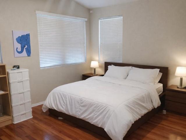HUGE MASTER BEDROOM NICE NEIGHBORHOOD 10 min PHX